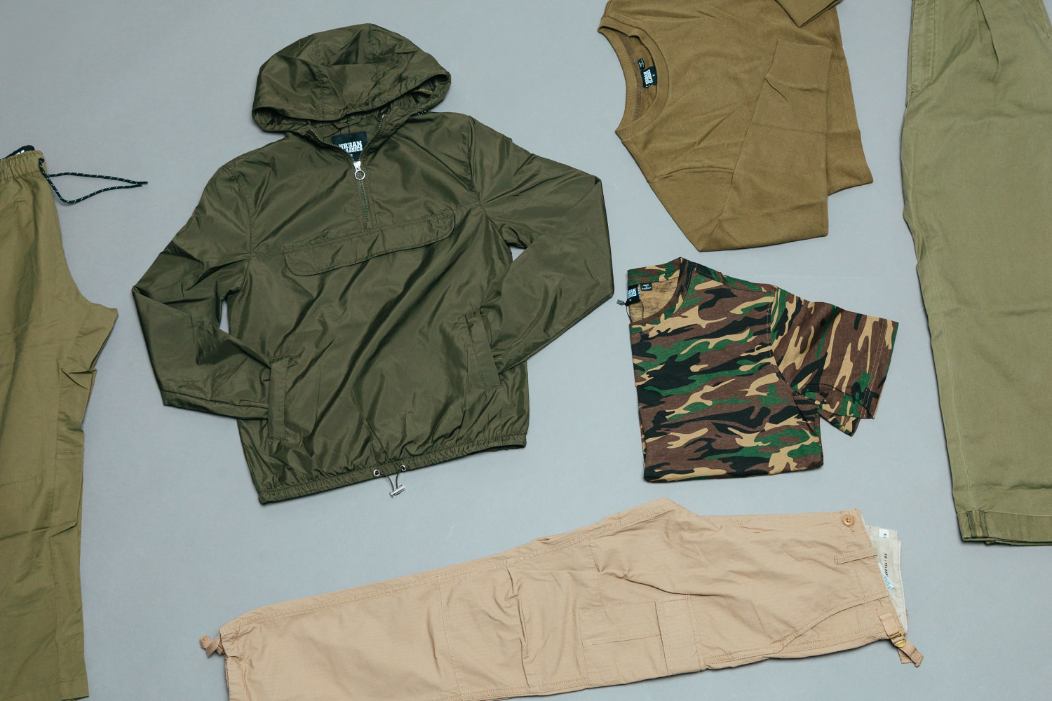 cargo flatlay | Defshop Magazin